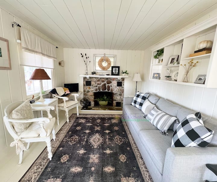 Cozy Cottage With Private Pond. Near Suttons Bay. - Suttons Bay, MI