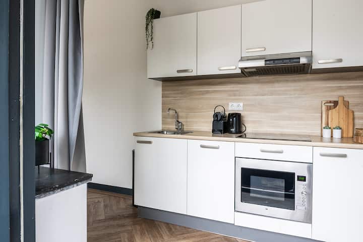 Studio Moderne à Tilburg | Cuisine Et Salle De Ba - Tilbourg