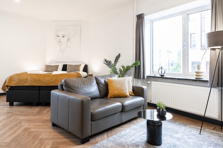 Studio Moderne à Tilburg | Cuisine Et Salle De Ba - Tilburg