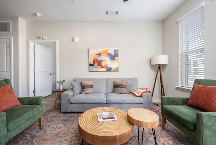 Upscale, New Apt | Pool | Long Stays - Athens, GA