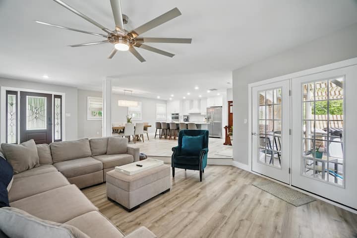 The Clubhouse: Hot Tub, Marina, Golf Course & Pool - New Hope, NC