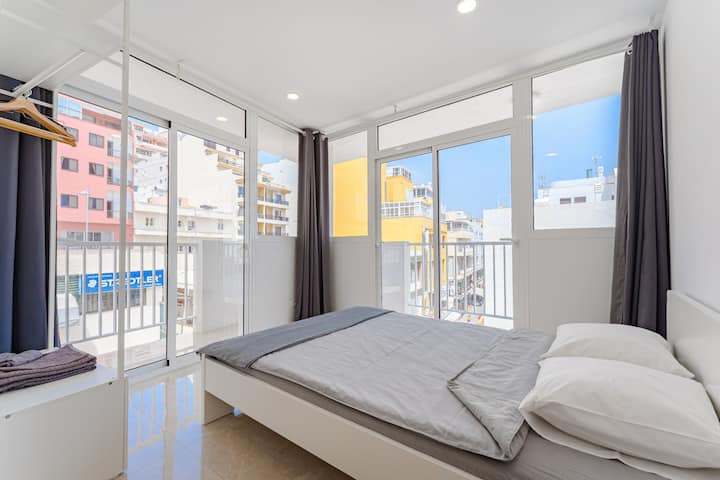 Hostal Los Cristianos Near Beach - Playa de las Américas