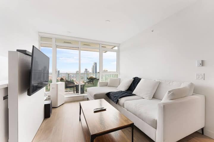 Amazing Views | Luxury | The Horizon - Coquitlam