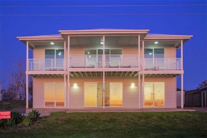 Relax At 36 ~ Sea Views, Esplanade Beachfront -Win - Minlaton