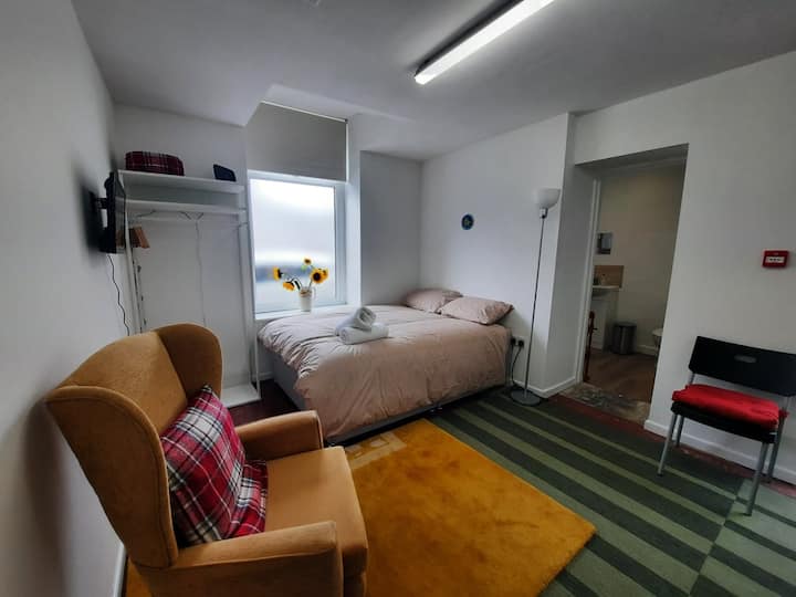 Chic Studio Near Cardiff Hub - Cardiff