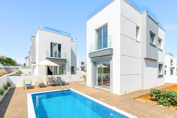 Villa Seabreeze Chloe By Ezoria Villas - Protaras