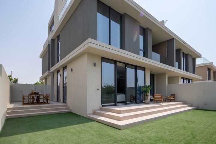 Tranquil 3br Maid's Room Villa W Own Backyard - Dubai