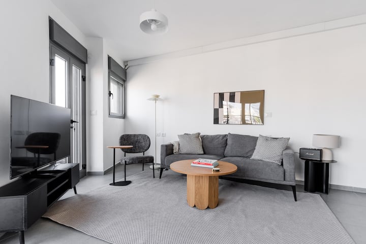 Blueground | Florentine Mamad, City View, Balcony - Tel-Aviv