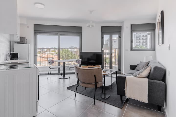Blueground | Florentine Mamad, City View, Balcony - Tel Aviv-Yafo