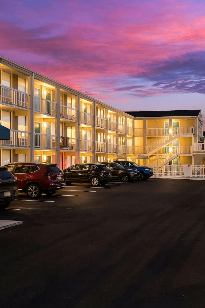 An Easy Flip-flop To The Beach (+ Onsite Pool!) - Dewey Beach, DE