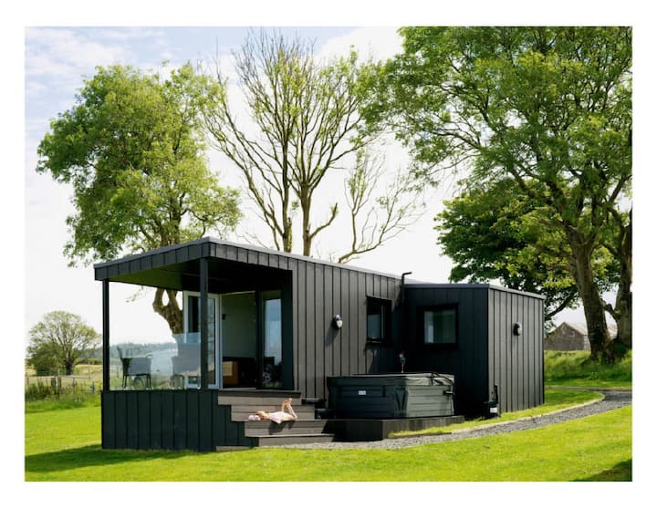 Family Friendly Glamping Cabin 2 Bedroom & Hot Tub - Northern Ireland