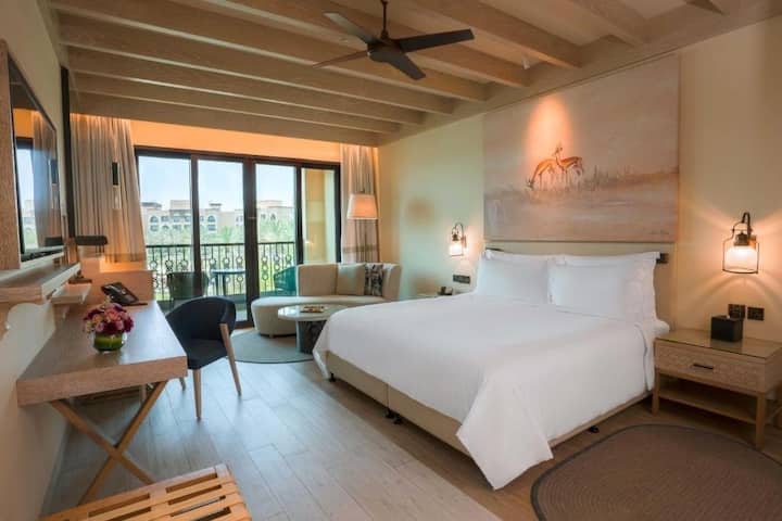 Lux Guest King Room In Saadiyat Island Abu Dhabi - Abu Dhabi
