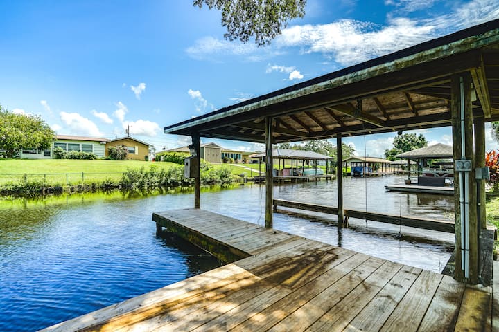 Canal-front Lake Placid Home W/ Boat Dock & Lift! - Lake Placid, FL