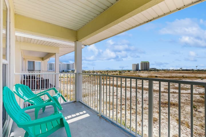 Gorgeous 3br | Shared Pool| Beach Access - Navarre, FL