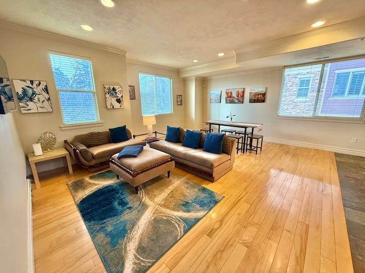 Spacious Townhome Near Downtown - Salt Lake City, UT