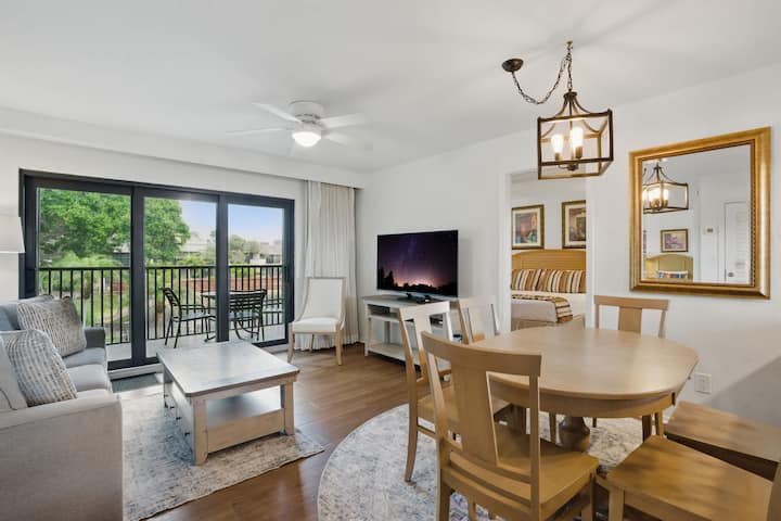 E-233 - Deluxe Condo With Lake Views & Sleeps 6 - Naples, FL