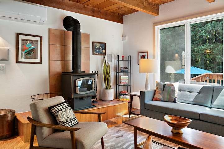 Hank's Hideaway ~ Pool, Hot Tub, Dog Friendly - Guerneville, CA