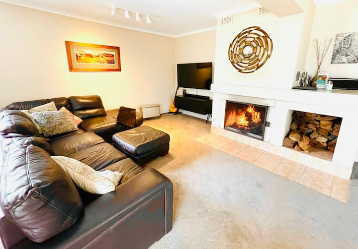Full Circle 3 Bedroom 2 Bathroom Open Fireplace - Jindabyne