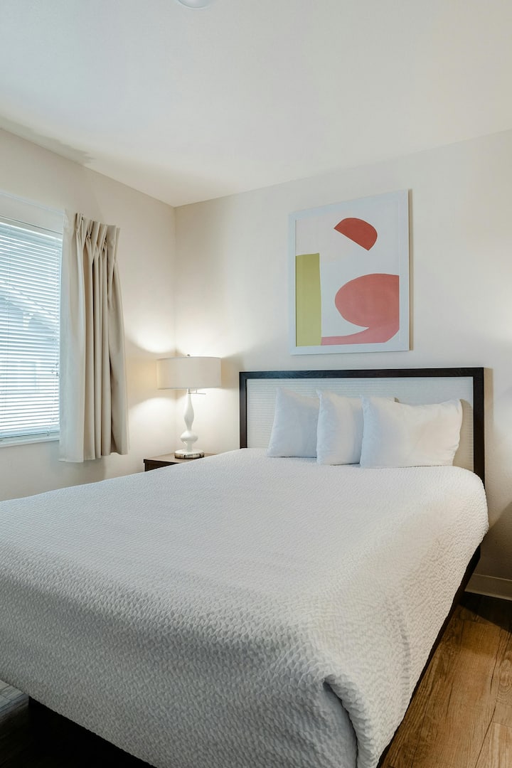 One Bedroom Suite With Kitchen - Wichita, KS