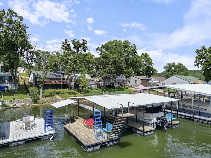 Pet-friendly, Lakefront, Boat Slip, Dock Seating - Lake of the Ozarks, Climax Springs