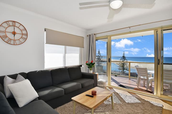Avilla Court 2br | Beachfront Views & Balcony - The Entrance