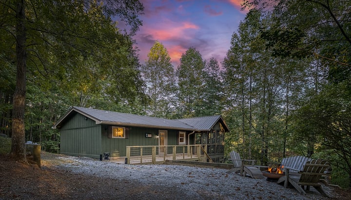 Cozy 2 Br + Fire Pit + Foosball And Pet Friendly - Ellijay, GA