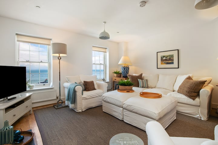 Nash House - North Beach Views With Parking - Tenby