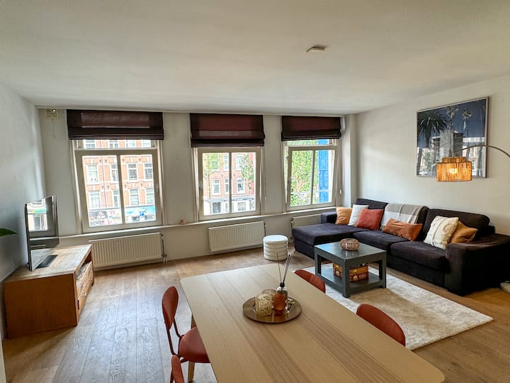 Cozy & Central,  Local 2br. Apartment With Balcony - Amsterdam