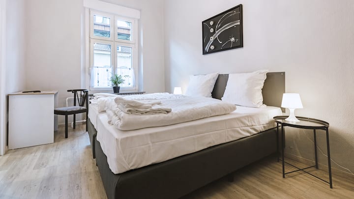 Doppelzimmer-modern-eigenes Badezimmer - Wuppertal