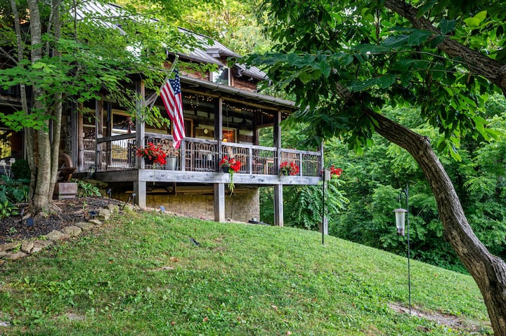 Bluebird Hills Log Cabin - Nashville, IN