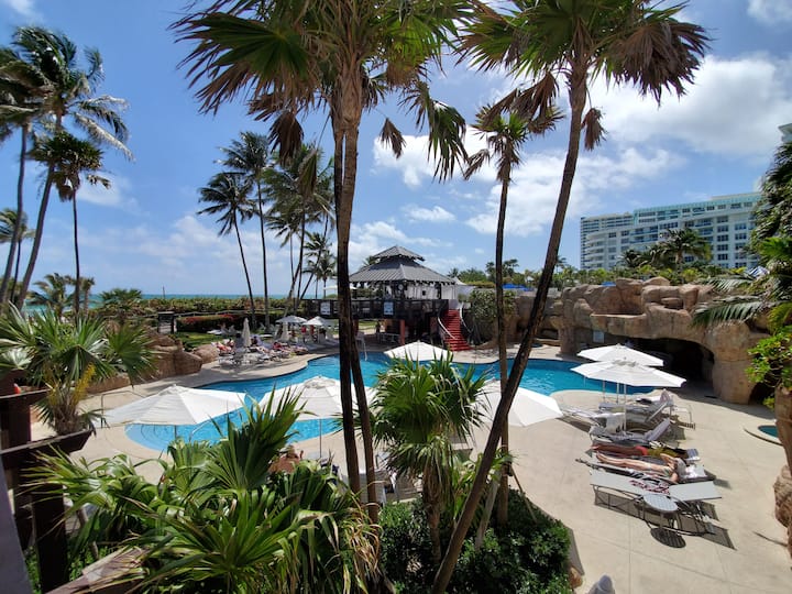 Bachelorette Dream Pad For Large Groups - Miami Beach, FL
