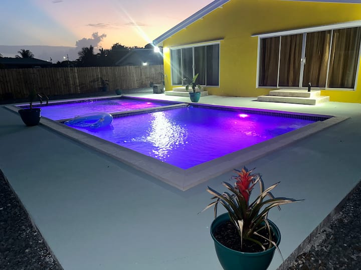 Serene Island Escape To This 2-bdrm Pool Paradise - Frederiksted