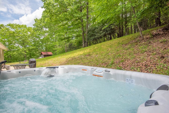 Game Room - River Access - Fire Pit: Squatch's Den - West Jefferson, NC