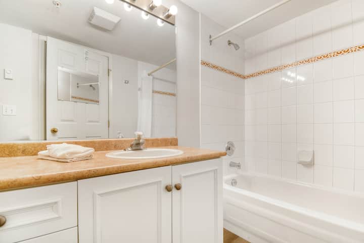 Comfort Studio With Kitchenette - 210b - Kelowna