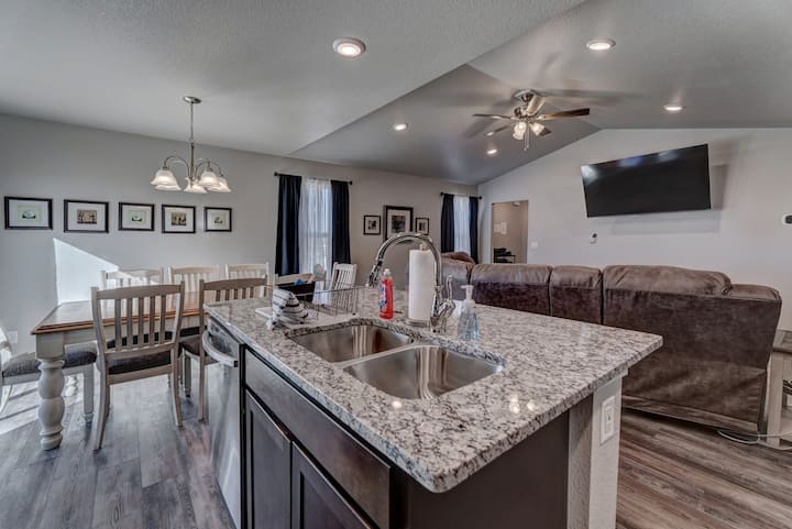 Black Hills View * Game Rooms * 5 Tv’s - Rapid City, SD