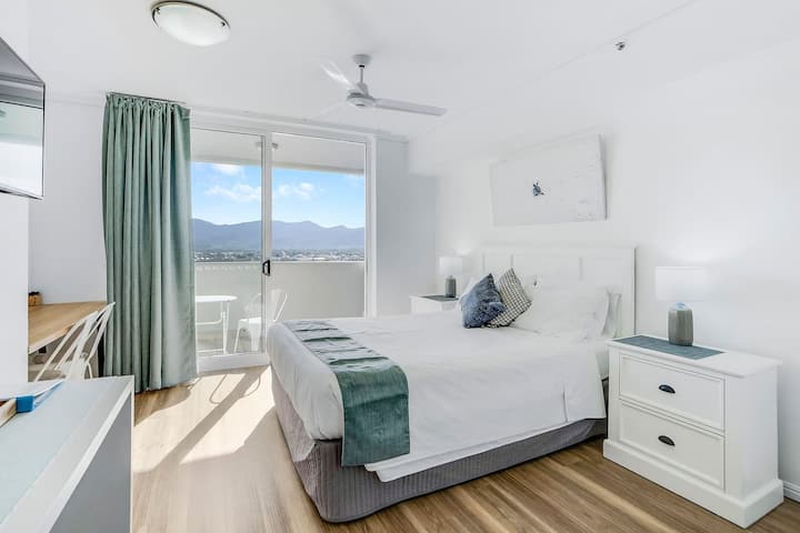 Cairns Central Getaway: A Sleek City Studio - 케언스