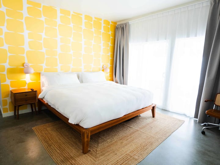 Boutique Hotel | Deluxe King | Private Patio - Palm Springs, CA