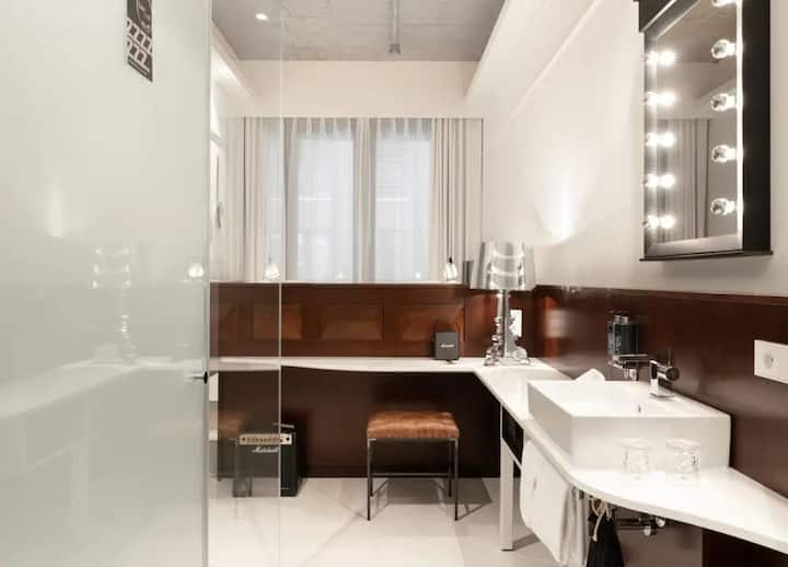 Lovely Room - And Access To A Stylish Bar - Frankfurt