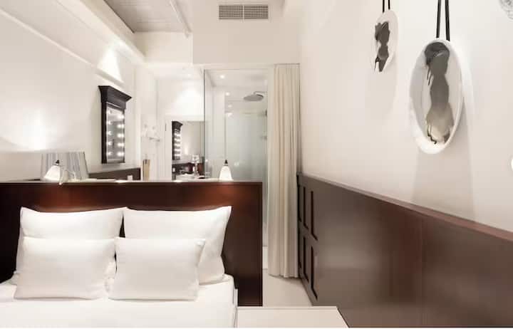 Wow Room - In The Fashion District In Frankfurt - Frankfurt