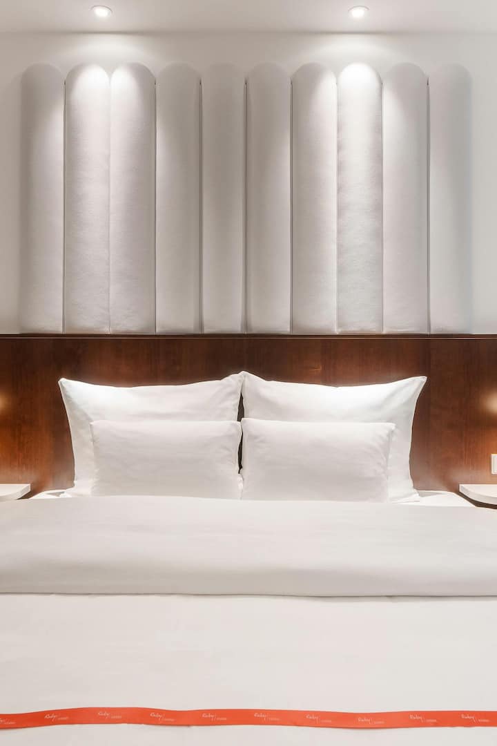 Cosy Room With Access To A Top Bar - Stuttgart