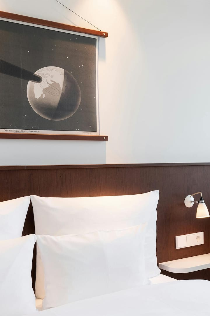 Eclectic Mashup Of Space Age Bric-a-brac - Düsseldorf