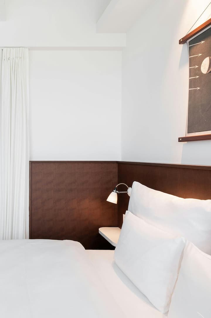 Live Music & Seasonal Rooftop Observatory Bar - Düsseldorf