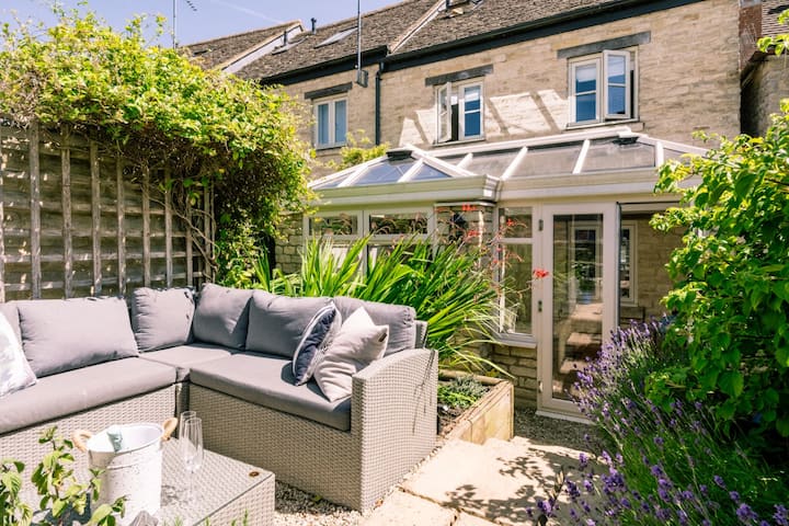 Cottage With Log Burner - Harvey's Corner Cottage - Chipping Norton