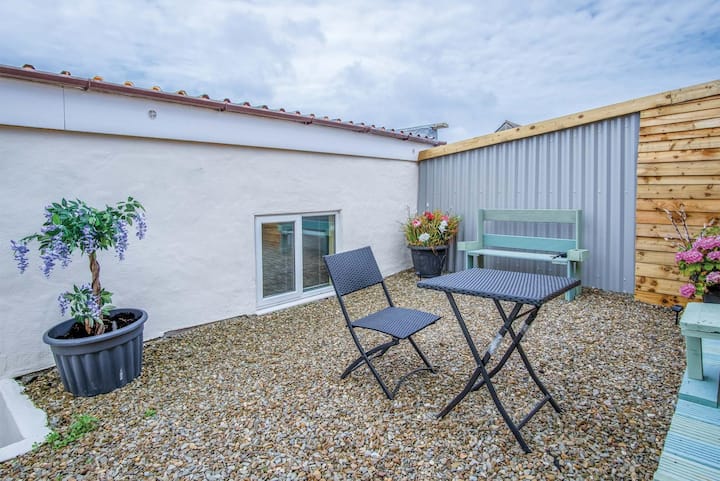Clouds - 1 Bedroom Holiday Home - Milford Haven - Pembrokeshire