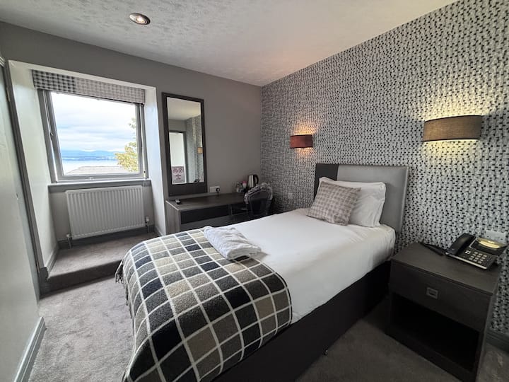 Modern Single Bedroom En Suite - Linlithgow
