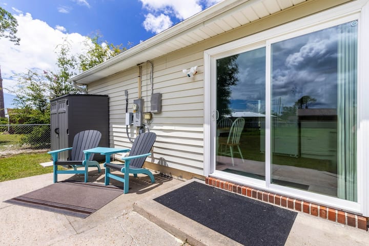 Charming 3br Home With Free Parking & Game Room - Panama City, FL