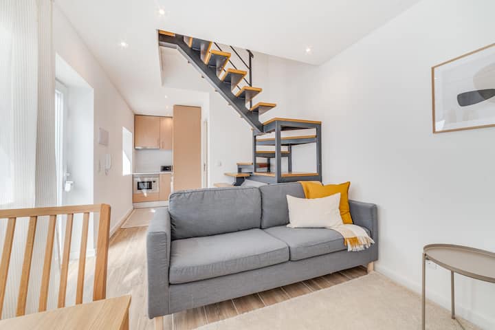 Sunny Charming Campolide Duplex With Garden - Amadora