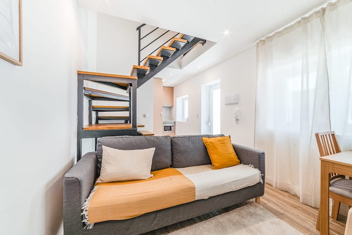 Sunny Charming Campolide Duplex With Garden - Odivelas