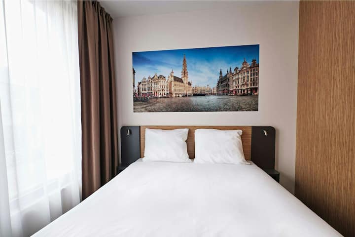 Get Your Nature On At Nearby Laeken Park - Bruxelles