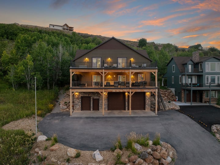 Hot Tub, Arcade, Pool, Lake Views, Sleeps 33! - Utah